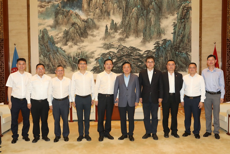 Weng Zuliang Meets with Xin Sijin, Secretary of WUT Party Committee